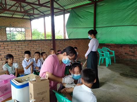 ပိုင်ကျုံမြို့၊ အ ထ က ခွဲ အထက် ပိုင်ကျုံကျောင်း၌ အသက် ၅ နှစ်နှင့် ၁၂ က