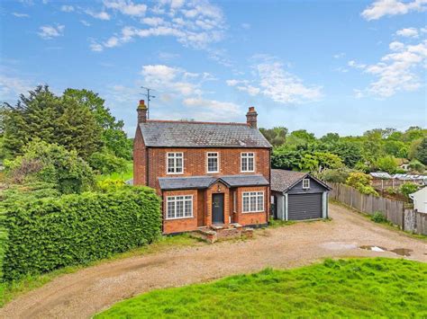 4 Bedroom House For Sale In Hatch Road Pilgrims Hatch Cm15