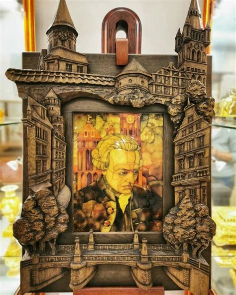 Янтарь это окаменевшая смола древних хвойных деревьев произраставших более 40 млн лет назад