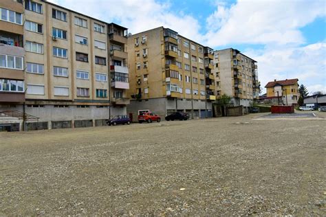 Просторот кај комплексот на згради Градскиот пазар добива сосема нов лик