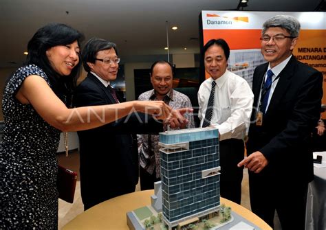 Pembangunan Menara Bank Danamon Antara Foto