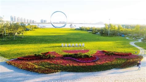 荣成市人民政府 部门动态 扮靓城市迎国庆