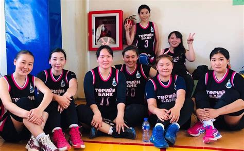 Банкны ажилтны өдрөөр Төрийн банкны эмэгтэй сагсан бөмбөгийн баг лигийн аварга боллоо