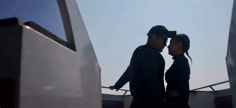 Photo Gallery จับตาท้ายเอ็มวี “กุ้งพลอย กนิษฐรินทร์” กับซีนหวาน จนหลุด