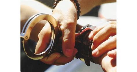 Закопчаха петима откраднали 3 парфюма