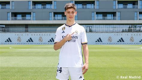 Arda Güler Wallpapers Top Free Arda Güler Backgrounds Wallpaperaccess