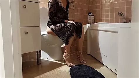 Selena S Beautiful Body Posing And Sex Games Outdoor German Amateur Porn Xhamster