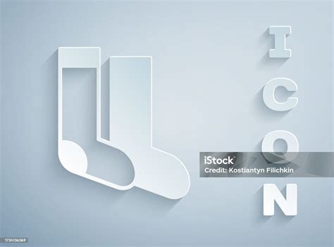 회색 배경에 격리 된 종이 절단 양말 아이콘 종이 아트 스타일 벡터 3차원 형태에 대한 스톡 벡터 아트 및 기타 이미지 3