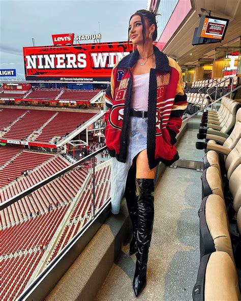 Kyle Juszczyks Wife Kristin Juszczyk Teases Diy Super Bowl Outfit Us Weekly
