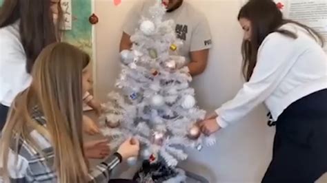 Видео на 12в клас в конкурса за най добре украсена класна стая Xiiв клас By Езикова