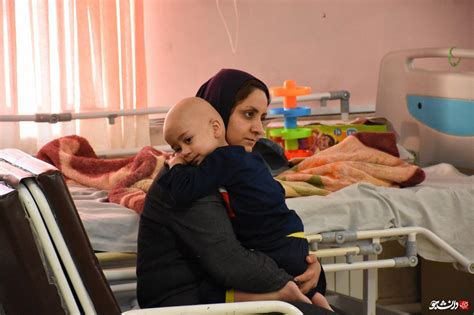 دانشجویان به عیادت کودکان سرطانی بستری در بیمارستان رفتند تصاویر