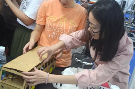 我校卢宝生老师到华南师范大学物电学院专题讲座 搜狐大视野 搜狐新闻