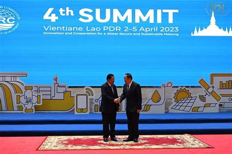 សម្ដេចតេជោ ហ៊ុន សែន អញ្ជើញចូលរួមក្នុងពិធីលៀងសាយភោជន៍ រៀបចំដោយនាយករដ្ឋមន្ត្រីឡាវ សារព័ត៌មាន នគរវត្ត