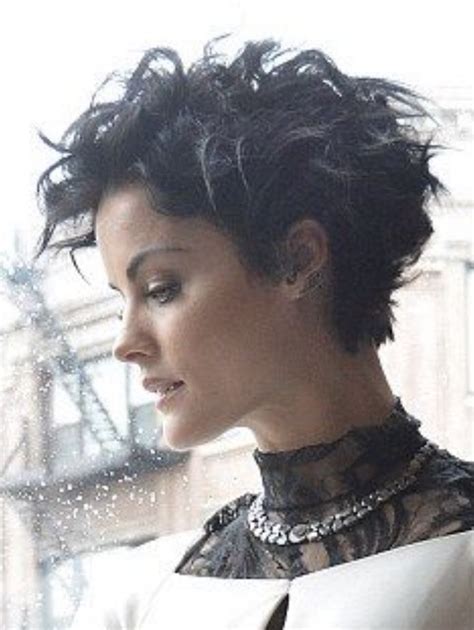 Pin By Patrizia Pasini On Tagli Short Curly Haircuts Curly Pixie