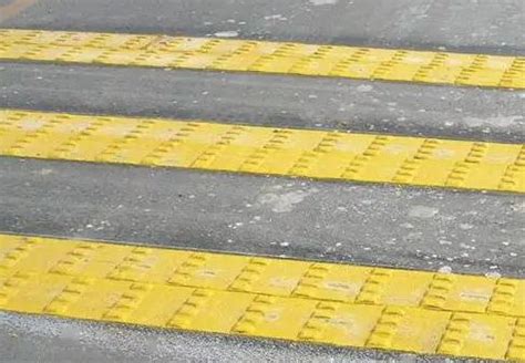 纵向减速标线和横向减速标线的区别 有驾