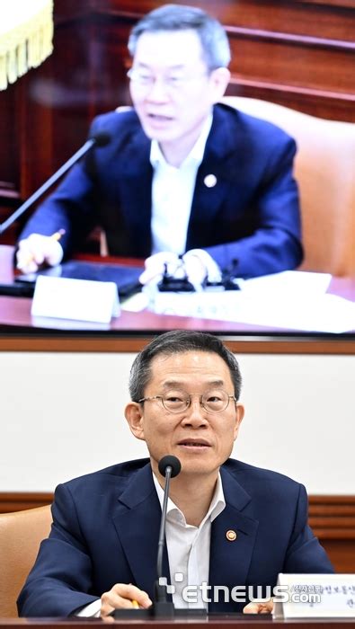 지능형 스마트홈 구축 확산 방안 발표하는 이종호 장관 전자신문