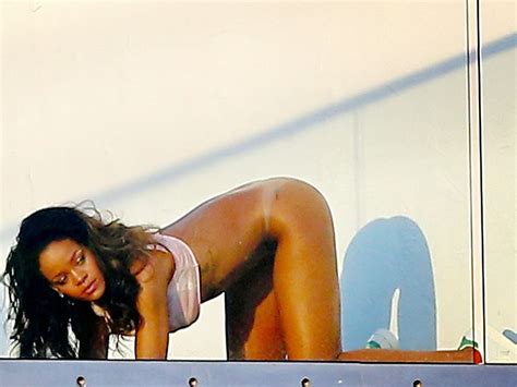 Thefappening Rihanna Nude 24 Photos The Fappening