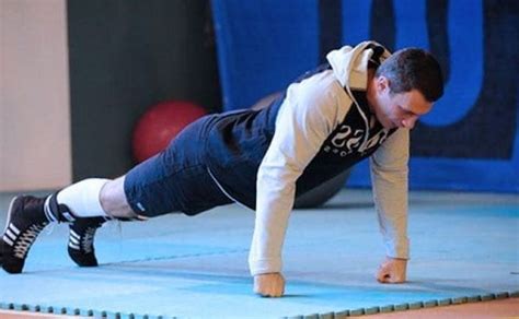 Knuckle Push Ups Strengthen Your Wrists Properly AAFS