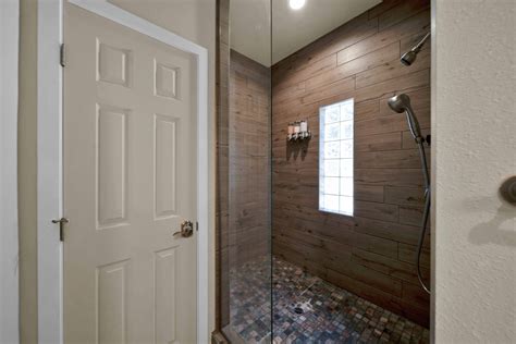 Jack Rabbitshower The Inn At Shasta Lake