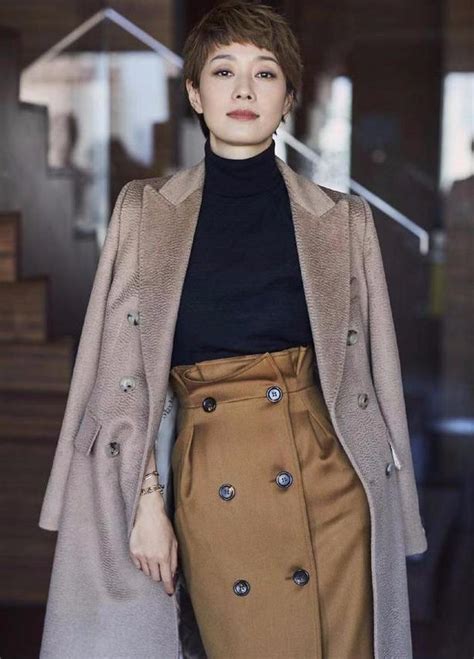 馬伊琍離婚後終於大方起來，駝絨大衣搭黑色打底，高級的氣質美 每日頭條