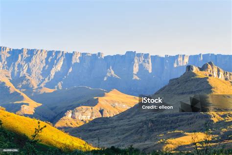 남아 프리 카 공화국 랜드마크 원형 로얄 나 탈 국립 공원에서 0명에 대한 스톡 사진 및 기타 이미지 0명 경관 국가 관광명소 Istock