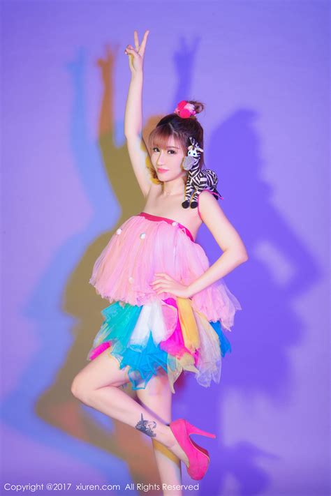 K8傲娇萌萌VivianCOS超级索尼子 梦幻七彩裙子 秀人网XIUREN No 722 写真集 微图坊