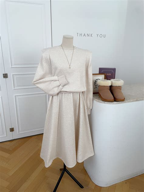 땡큐 휘파람 속기모 숄더 맨투맨 밴딩 절개 후레아 롱 스커트 세트3colord 609