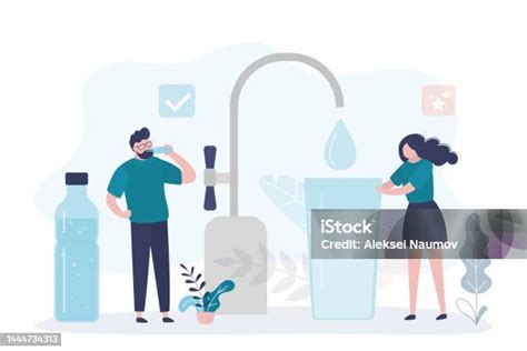 행복한 가족 깨끗한 수돗물을 마시는 사람들 파이프에서 정화 액체를 걸러냅니다 유리에 식수 건강한 라이프 스타일 순수한 병에 든 아쿠아 마실 수 있는 하천 식수에 대한 스톡
