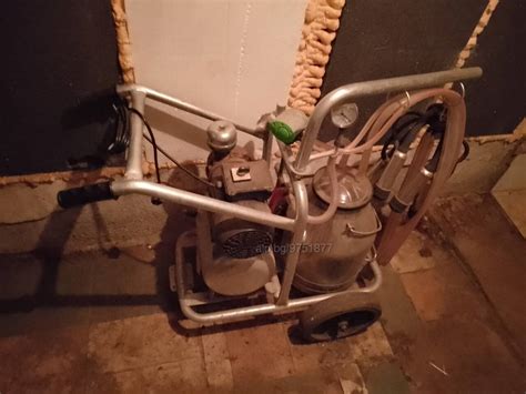 Машина за доене Друга фермерска механизация Трактори механизация инвентар Дрен Прода