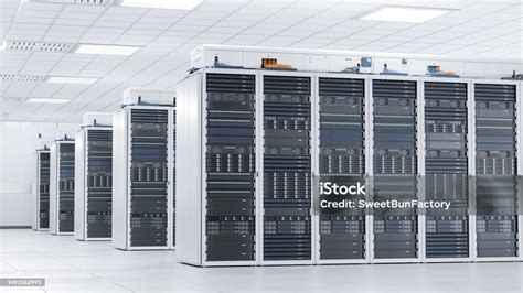 슈퍼컴퓨터와 고급 클라우드 컴퓨팅 개념 밝고 깨끗한 대형 데이터 센터 내부의 흰색 서버 캐비닛 인공 지능 훈련 클러스터 서버실에