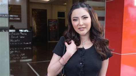 Selebgram Ayu Aulia Ungkap Fakta Soal Dugaan Perselingkuhan Ridwan