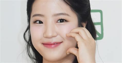 신유빈 예쁨 폭발한 볼하트 ~ [포토엔hd]