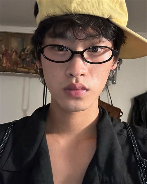 이 창 빈 생존신고 현생 오지게 사는중 일 집 일 집 피시방 집 🏠 최근에 머리 볶아서 사진한장 •• Instagram