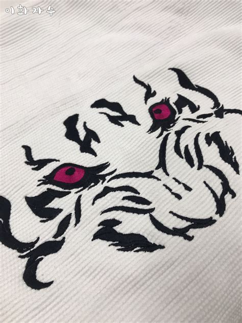 이화자수 도복띠 커스텀 자수한문 이름자수 각인 운동복 컴퓨터자수 태권도 유도 검도 무에타이 주짓수 운동복 커스텀 커스터마이징 도복 품띠 무술띠 합기도띠 존프랭클