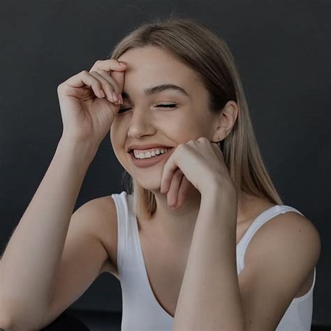 Аня Лагутик • съемка Reels • монтаж • видеоконтент Anya Lagutik • Threads Say More