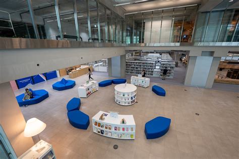 실내 2층 건축 공공 도서관 공부 공간 공부하다 교육 교육적인 국립아시아문화전당 도서관 가구 도시 도서관 독서 영역 독서하는 라운지 목재 가구