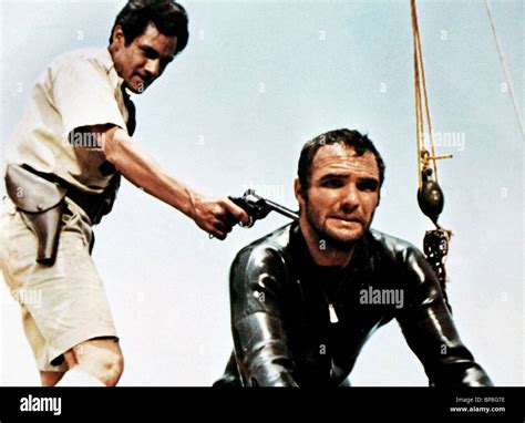 ENRIQUE LUCERO & BURT REYNOLDS SHARK (1969 Stock Photo: 30921170 - Alamy