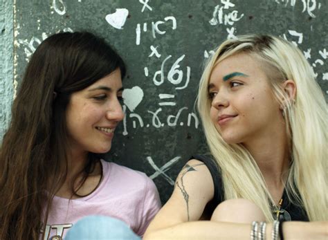 T Tu Petite Amie L Alchimie Du Premier Amour Adolescent