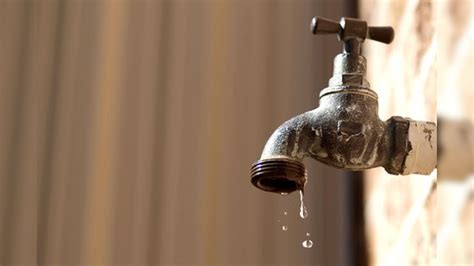 पेयजल किल्लत को लेकर बनभूलपुरा में लोगों ने जल संस्थान मुर्दाबाद के