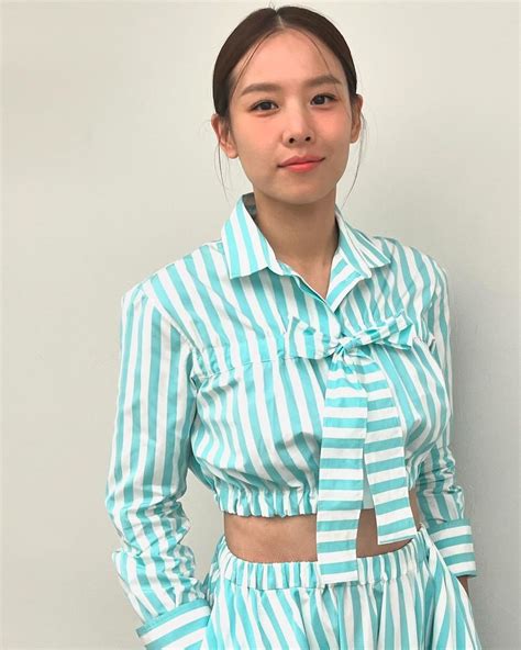 싱글맘 조윤희 크롭톱 입고 납작배 노출…물오른 청순 미모