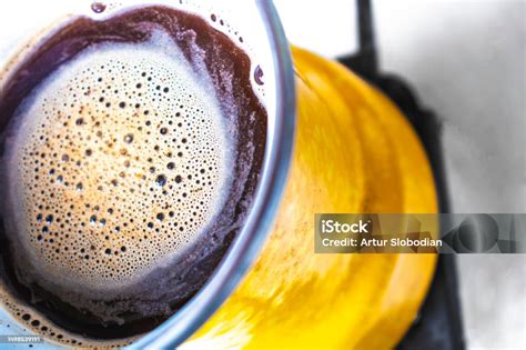 주방 인테리어 가스 렌지에서 노란색 칠면조 투르카에서 커피 요리하기 0명에 대한 스톡 사진 및 기타 이미지 0명 갈색 고풍스런 Istock