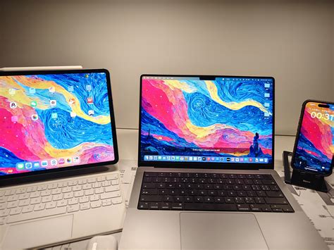 苹果全家桶是我工作首选装备和习惯，强大的硬件软件适配的生态，再有贴合苹果生态的配件加持，生产力和续航力变得更强