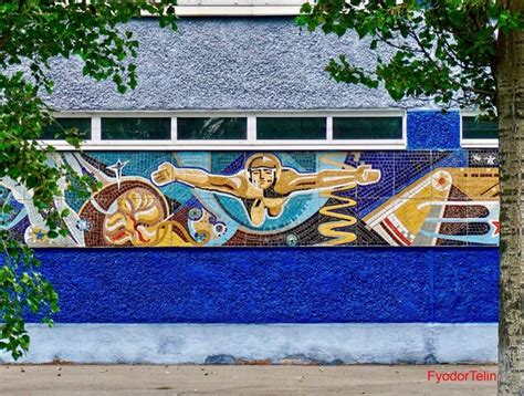 Мозаика с космонавтом на здании школы №21 в Люберцах Адрес улица Побратимов 28 Советские