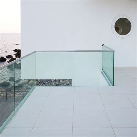 중국 알루미늄 U 채널이 있는 프레임리스 유리 난간 발코니 사다 U 채널 유리 레일 에 Krmade In