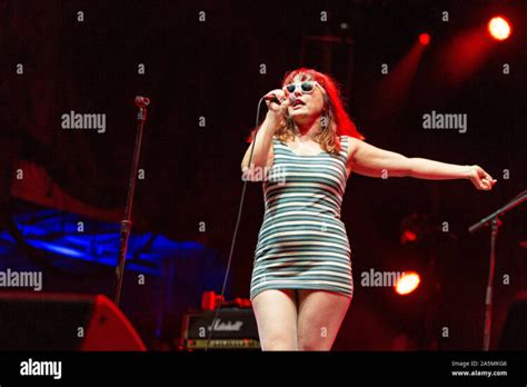 Hot Sexy Tobi Vail Bikini Pics