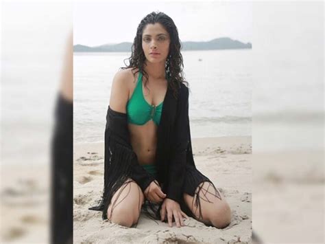 Hot Sexy Nithya Menen Bikini Pics