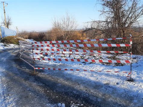 УВАГА У зв`язку зі зсувом ґрунту та виникненням аварійно небезпечної ситуації рух по