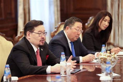 УИХ ын дарга Г Занданшатар шинээр томилогдсон Элчин сайд нарыг тус тус