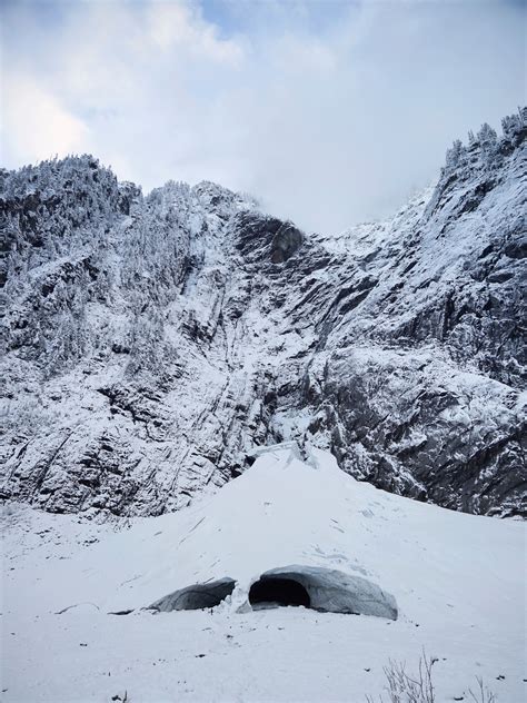 Hiking Big Four Ice Caves