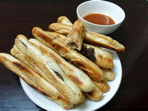 Vietnamese Bread Tops Tasteatlas Worlds 100 Tastiest Sandwiches Rankings